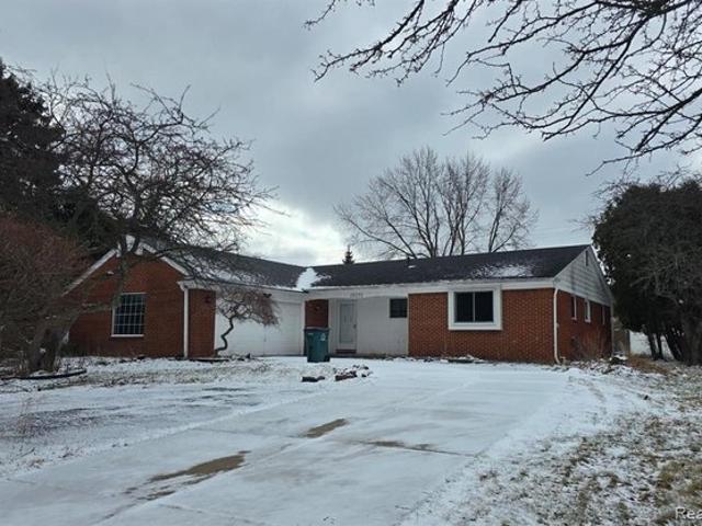 18251 Santa Ann Ave, Lathrup Village, MI 48076