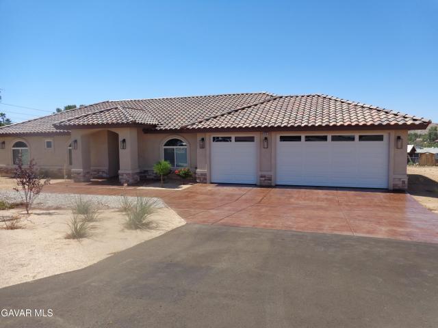 18255 Winnetka Rd, Apple Valley, CA 92307 | MLS #CV26064 | Compass