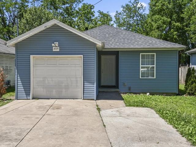 1825 N Hillcrest Ave, Springfield, MO 65802