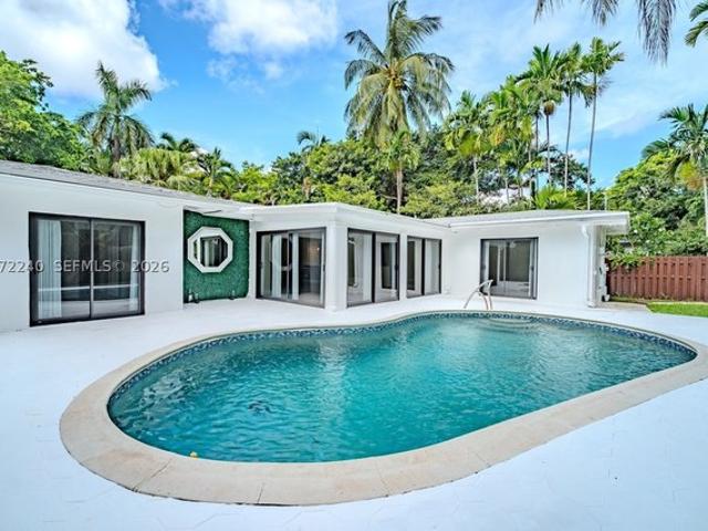 1825 Alamanda Dr, North Miami, FL 33181