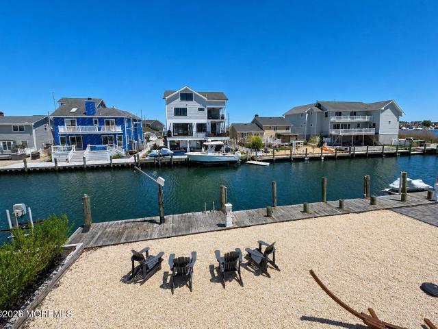 1825 Boat Point Drive