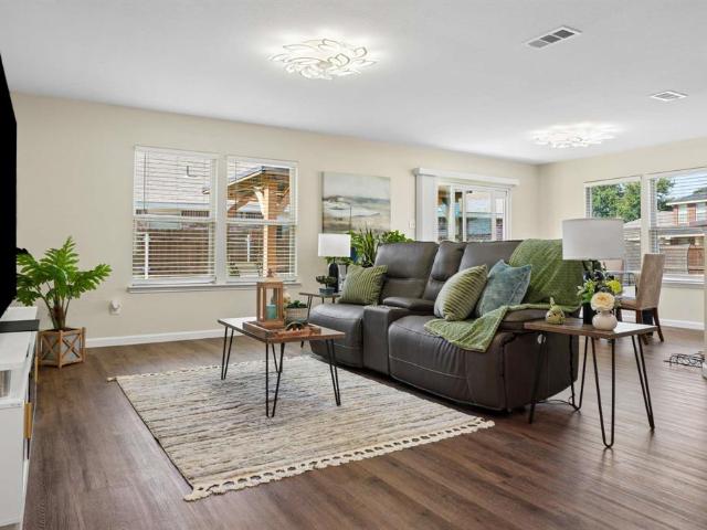 1825 Lynnwood Hills Drive