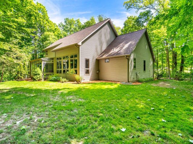 1825 pine tree court