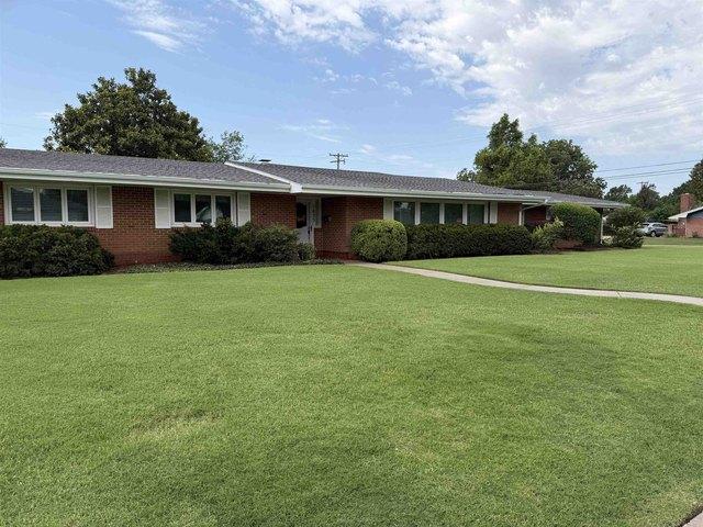 1825 Ramona Dr, Enid, OK 73703