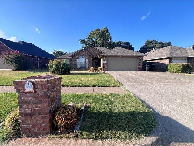 1825 SE 1st St, Moore, OK 73160