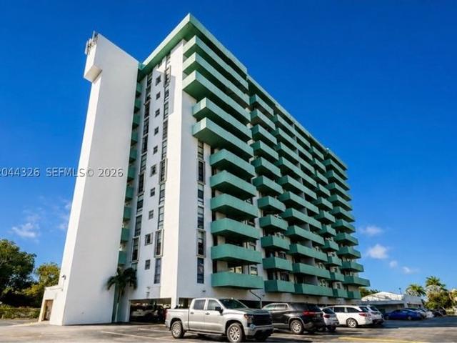1825 W 44th Pl Apt 806, Hialeah, FL 33012