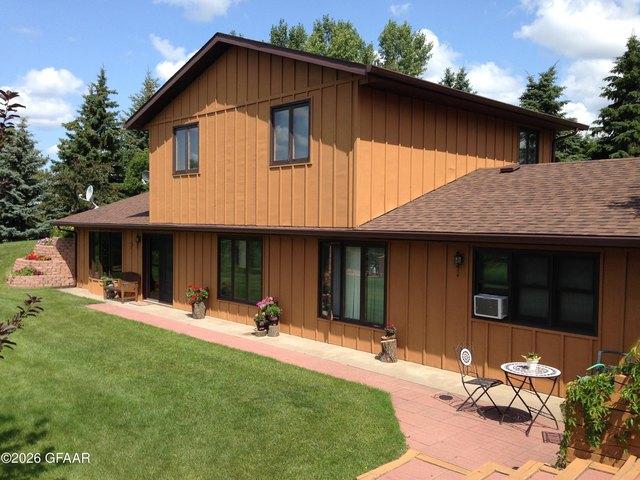 1825 37th St NE, Larimore, ND 58251