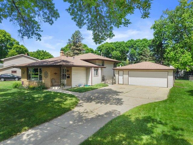 1826 Dewitt Ct, Waukesha, WI 53186