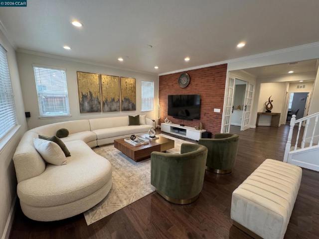 1826 Rosemary Dr