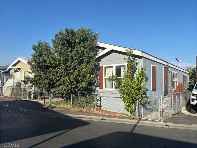 1826 W 19th St Spc 18, Highland, CA 92411