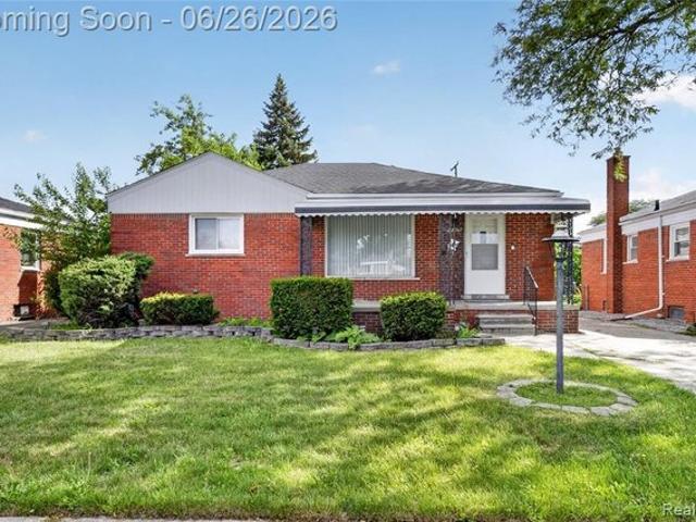 18270 Ash Ave, Eastpointe, MI 48021