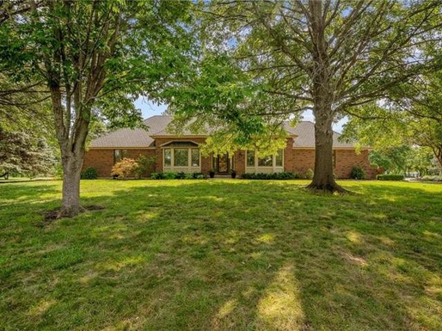 18275 Canterbury Rd, Stilwell, KS 66085