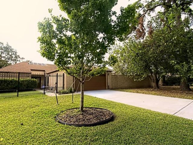1827 Ash Meadow Dr, Houston, TX 77090