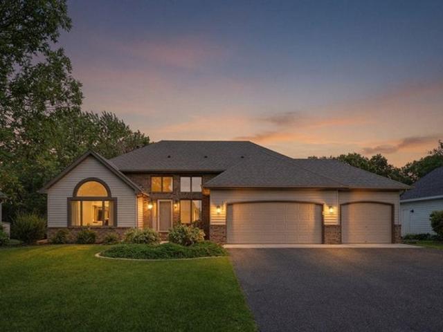 1827 Hydram Ave N, Oakdale, MN 55128