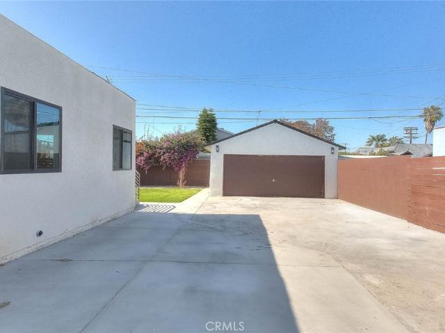 1827 W 76th