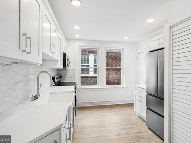 1827 W Cheltenham Ave, Elkins Park, PA 19027
