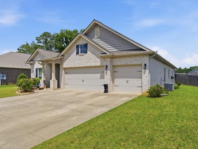 1828 Magnolia Ln