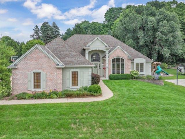 1828 Blackfoot Ct, Grafton, WI 53024