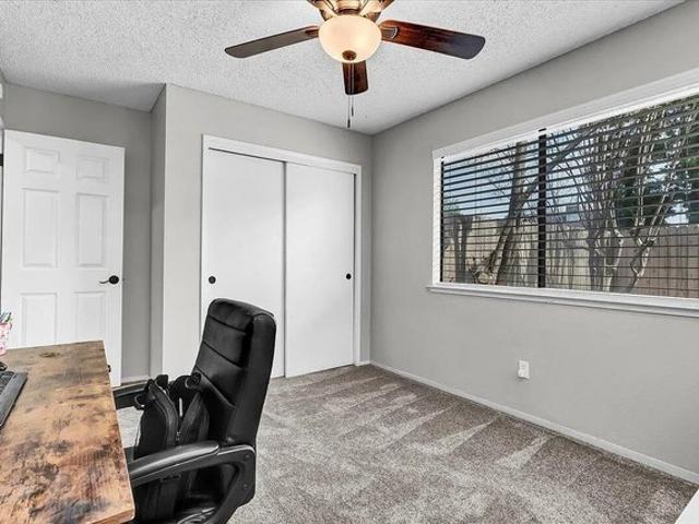 1828 E Seeger Ct, Visalia, CA 93292