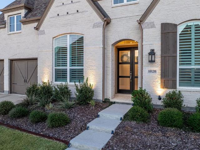1828 Longspur Drive
