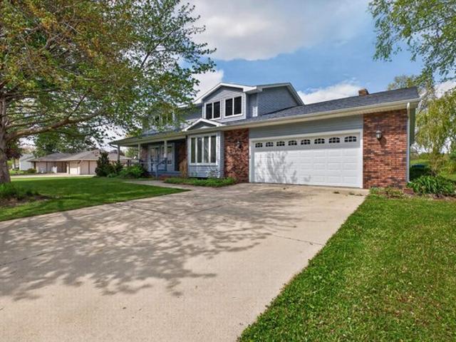1828 Pinehurst Ln, Waterloo, IA 50701