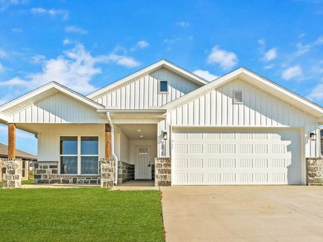 1828 Porter St, Pea Ridge, AR 72751
