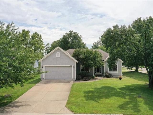 18299 W 155th Ter, Olathe, KS 66062