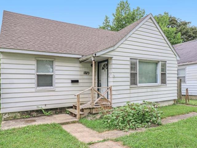 1829 N Brookfield St, South Bend, IN 46628