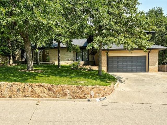 1829 N Oakhill Rd, Bethany, OK 73008