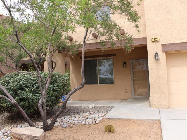 1829 Cortina Loop SE