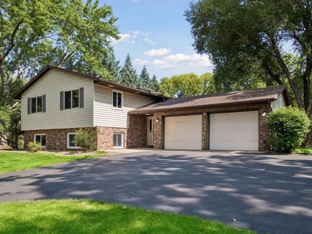 18208 Ginavale Ln, Eden Prairie, MN 55346
