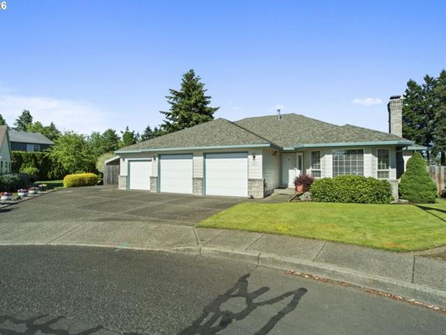 1820 N Laurelwood Loop, Canby, OR 97013
