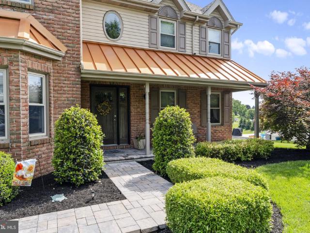 1820 Oakridge Court