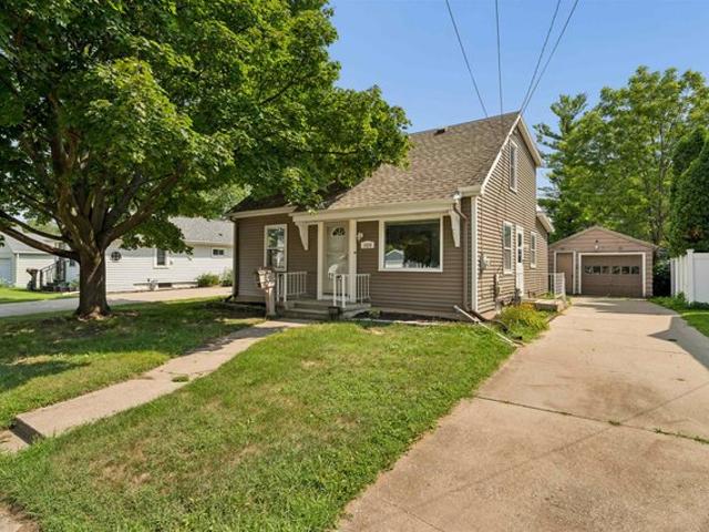 1820 Alaska St, Oshkosh, WI 54902