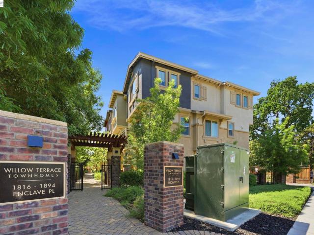 1820 Enclave Pl