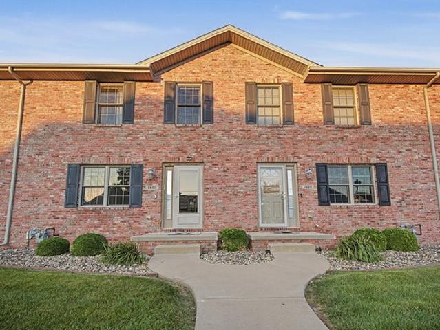 1820 Glenbridge Rd, Bloomington, IL 61704
