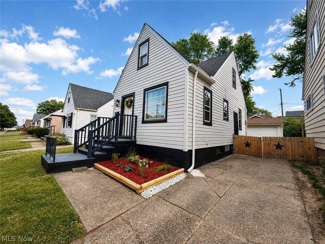 18213 Puritas Ave, Cleveland, OH 44135