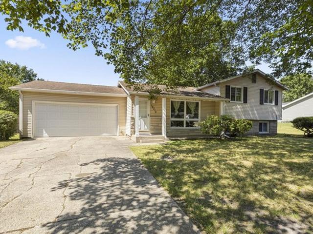 18215 Chipstead Dr, South Bend, IN 46637