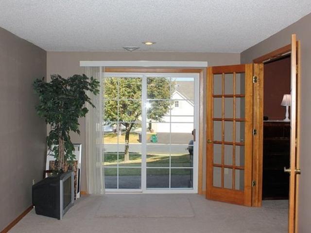 18216 Warbler Ln, Eden Prairie, MN 55346
