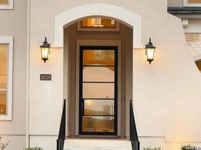 18219 Abingdon Pl