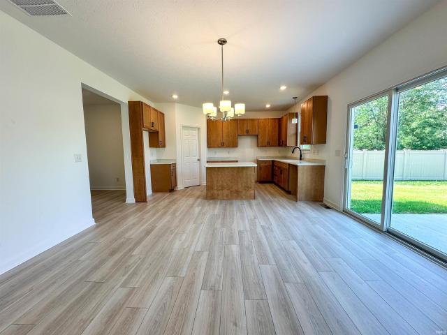 1821 N Lake Forest Dr, Yorktown, IN