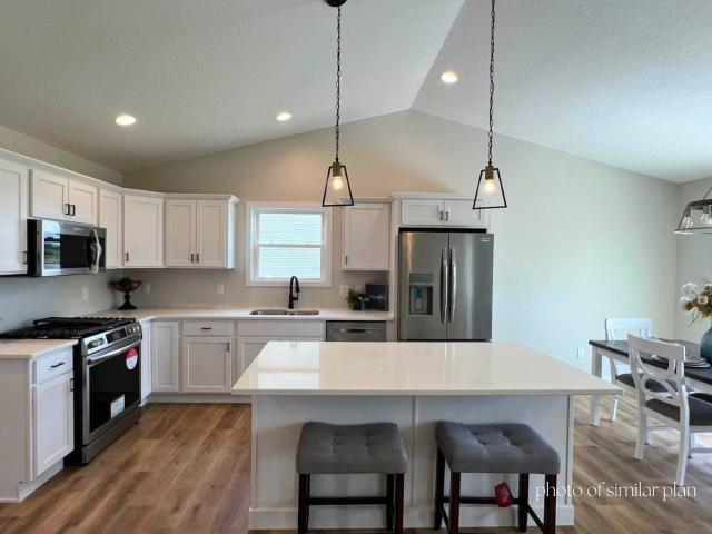1821 Redbud Circle