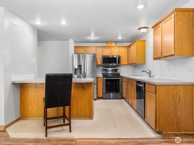 1821 th Street Ct E