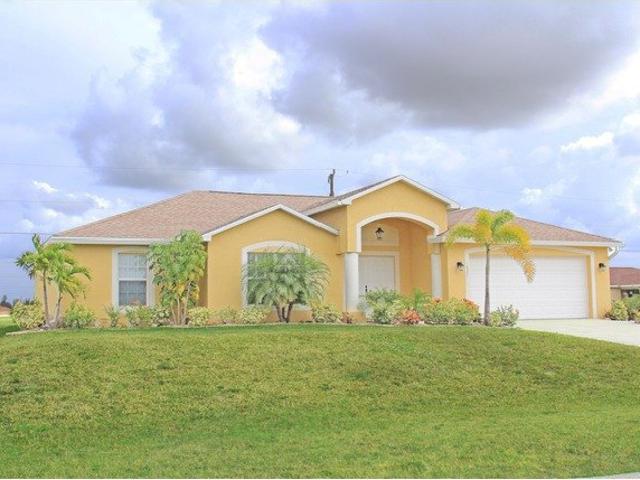 1821 1st Pl NW, Cape Coral, FL 33993