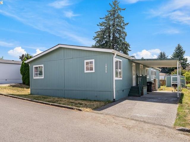 18225 S Silverwood Dr, Oregon City, OR 97045