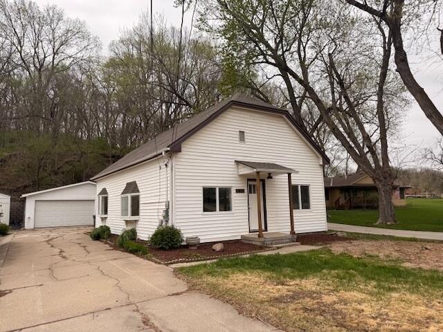 1822 N Broadway, Council Bluffs, IA 51503