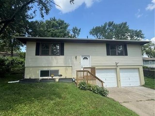 1822 N Grove Dr, Independence, MO 64058