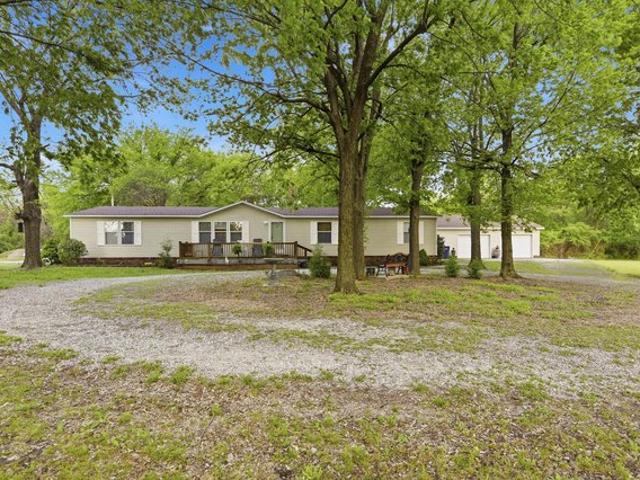 1822 N East St, Webb City, MO 64870