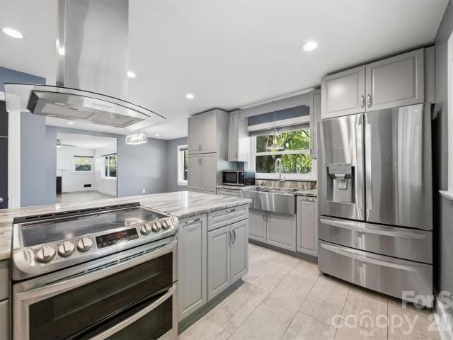 1822 Blowing Rock Boulevard