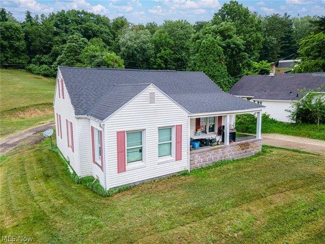 1822 Chestnut St, Coshocton, OH 43812